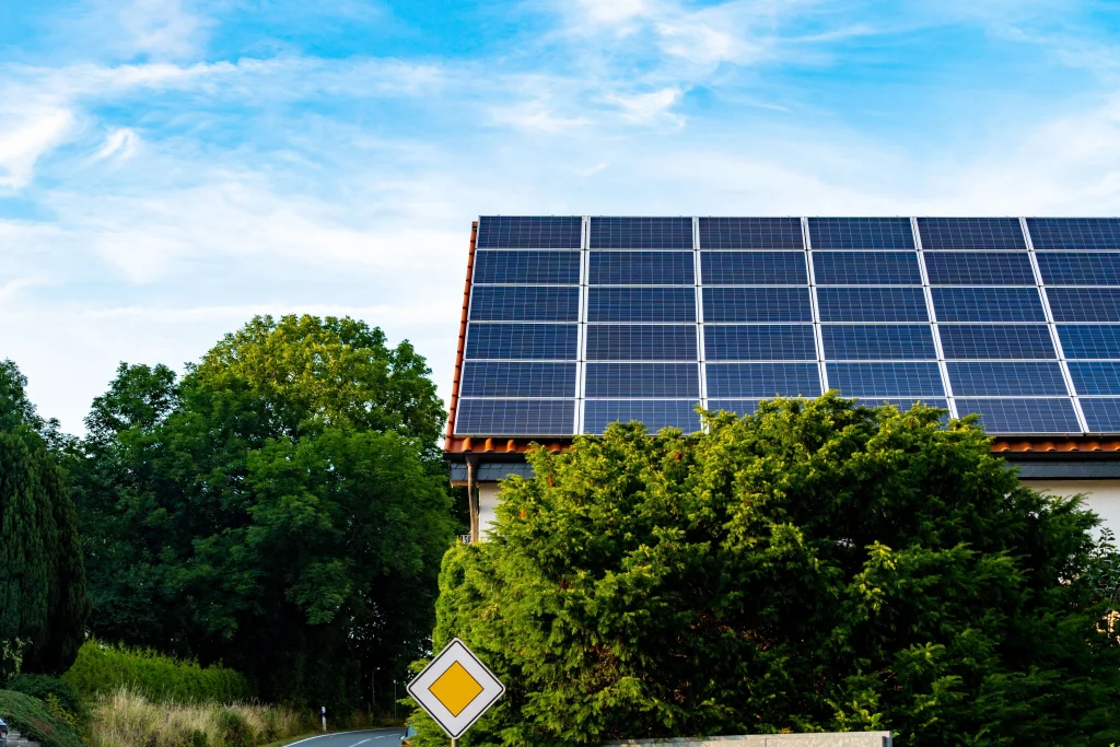 How Do Solar Panels Help the Environment? Benefits Explained